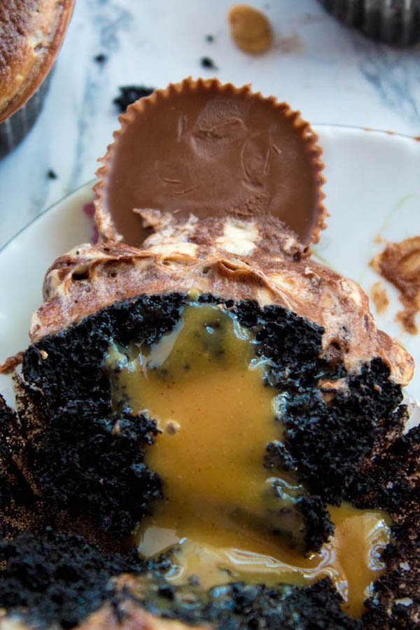 Chocolate and Peanut Butter Lava Cupcakes ~ Queenslee Appétit