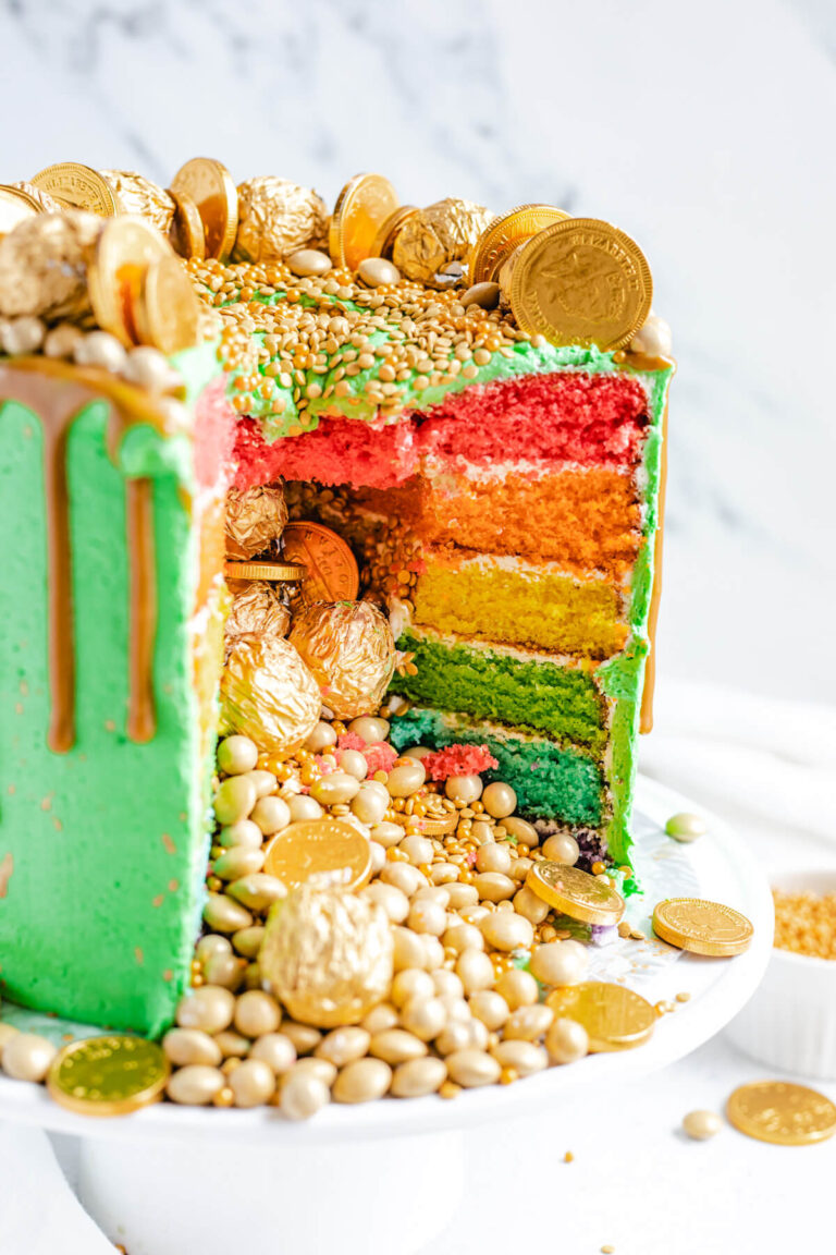Pot of Gold Rainbow Cake | Queenslee Appétit