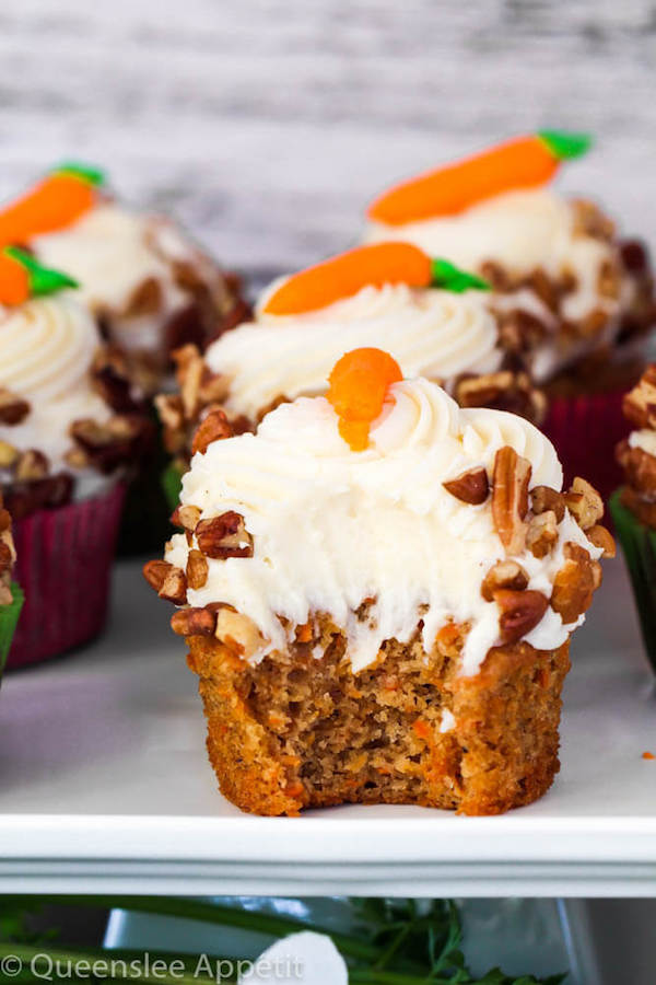 Carrot Cake Cupcakes with Cream Cheese Frosting | Queenslee Appétit