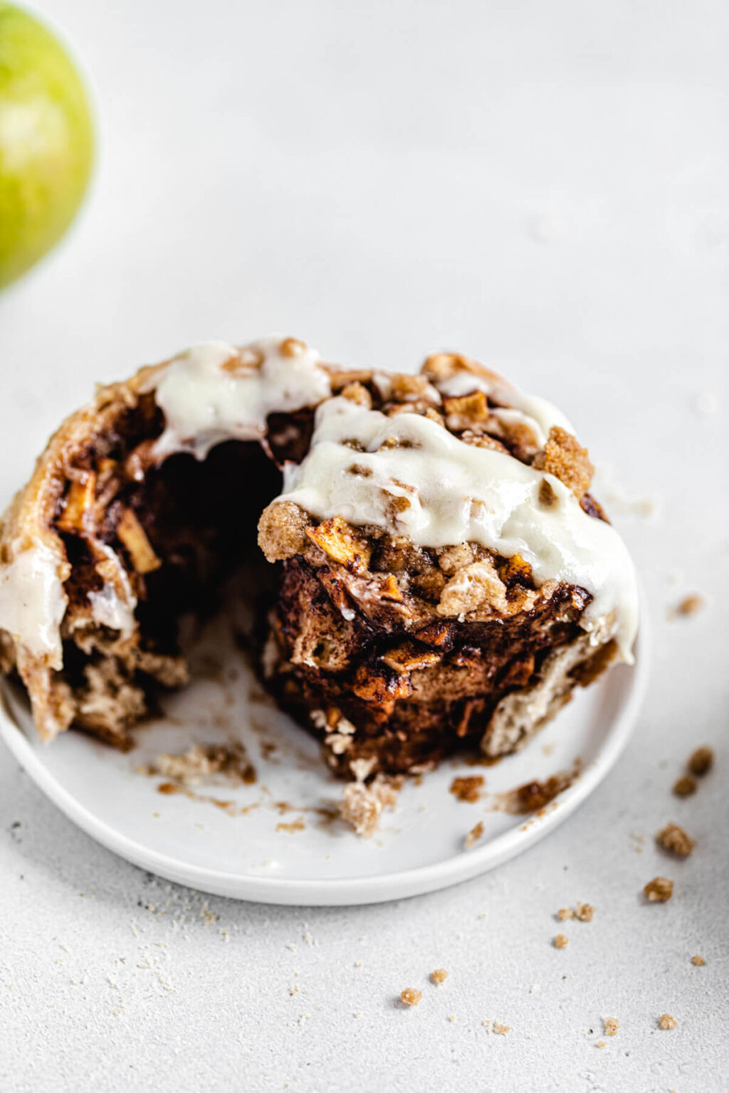 Apple Crumble Cinnamon Rolls | Queenslee Appétit